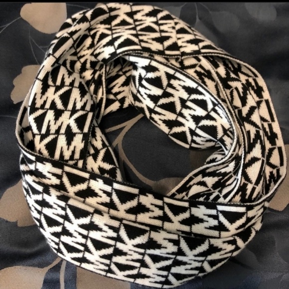 Michael Kors | Accessories | Michael Kors Logo Signature Scarf | Poshmark